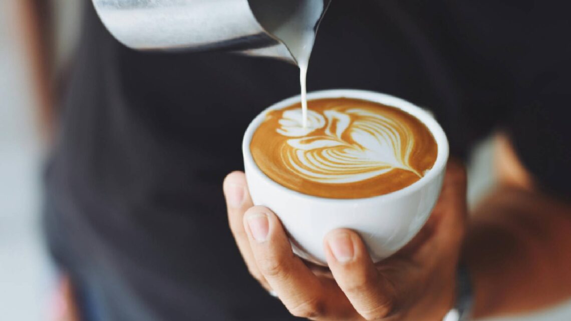Caffè caldo vs caffè freddo: uno è più sano dell’altro? - Ten Magazine